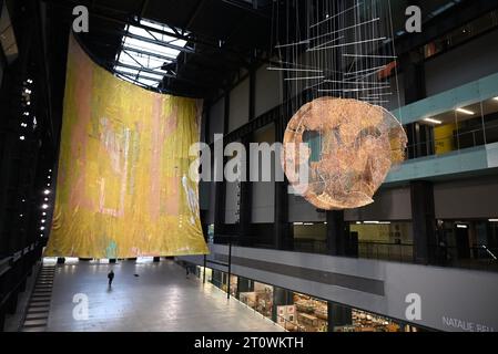 Ghanaian-born and Nigeria-based El Anatsui is best-known for his ...
