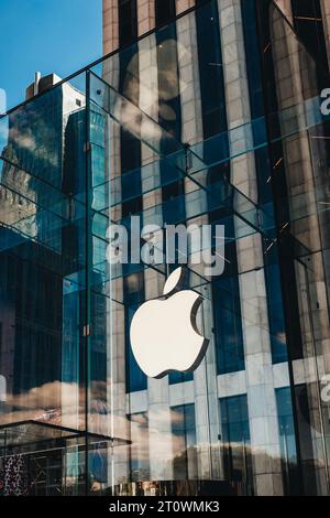 Modern stylish logo and glass entrance Apple Store building on Fifth ...