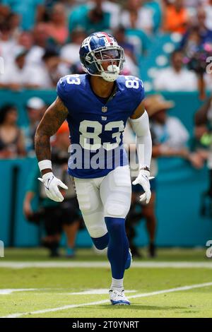 New York Giants tight end Isaiah Likely (9) talks to Jaxson Dart during ...