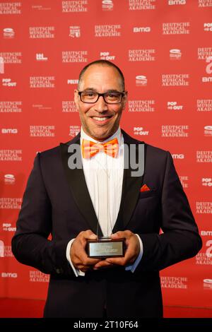 Der Preisträger Bestes Lichtdesign Raphael-Aaron Moss mit Claudio ...