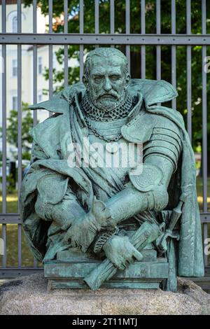 Rochus Quirinus Graf zu Lynar, Statue in Lübbenau, Spreewald ...
