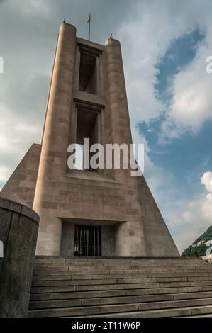 Monumento ai Caduti in Como, World War 1 memorial Stock Photo - Alamy