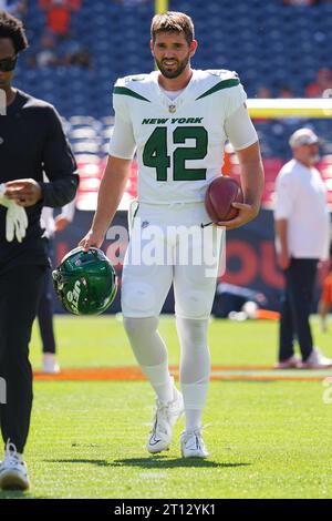 New York Jets long snapper Thomas Hennessy (42) warms up on the field ...