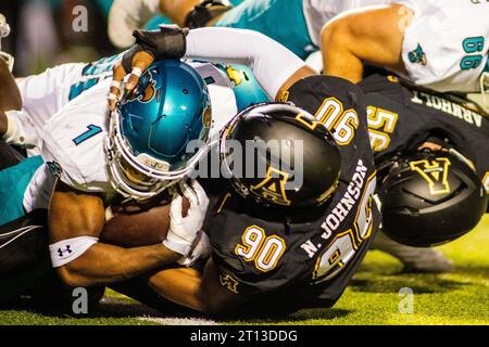 Coastal Carolina running back Braydon Bennett (1) runs against Georgia ...
