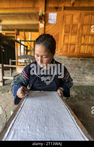 SAPA, VIETNAM - AUG 20,2023: Hand-woven fabric using fibers made from ...
