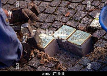 Verlegung der ersten Stolpersteine für Schwarze Opfer in der ...