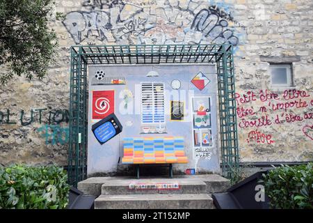 Promenade Plantee, elevated walkway on old railway line, east Paris ...