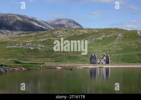 Ardvreck Castle and Loch Assynt, Lairg, Scotland Stock Photo - Alamy