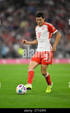 Min-Jae Kim (FC Bayern Muenchen, #03) am Ball, GER, FC Bayern Muenchen ...