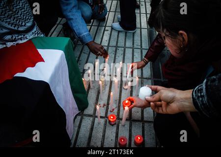 People light candles and gather in Union Square in NYC to show ...
