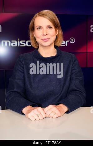 Helene Bubrowski in der ARD-Talkshow maischberger im Studio Berlin ...