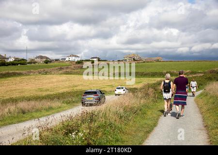 Lizard Point, couple walking from Lizard to Lizard Point Cornwall along ...