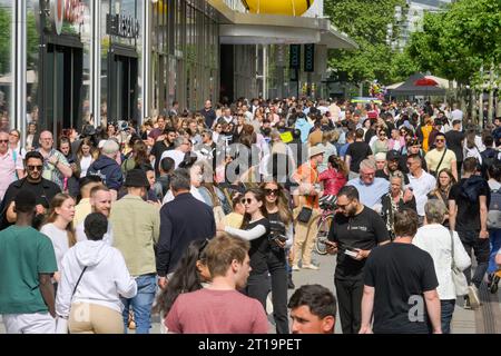 Menschenmenge, Passanten, Einkaufsstraße, Zeil, Frankfurt am Main ...