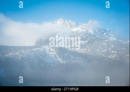Lake Dobbiaco. Treasure chest among the Dolomites. Winter atmosphere ...
