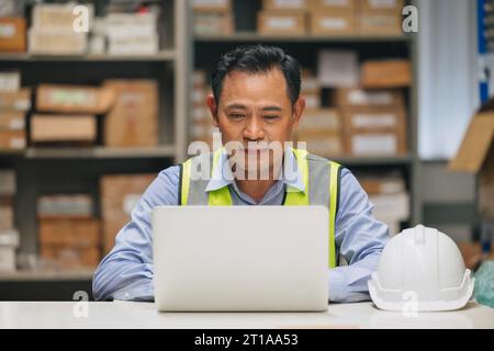 Logistics warehouse staff use office computer Stock Photo - Alamy