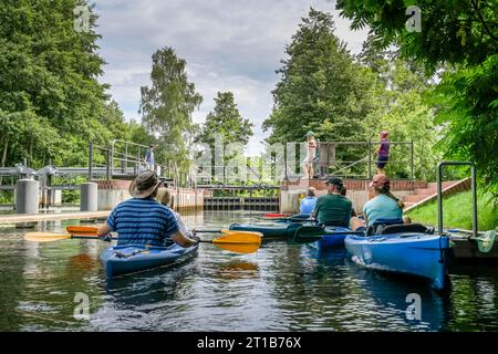 Canoes, water walkers, Leiper Weir lock, Leipe in the Spreewald ...