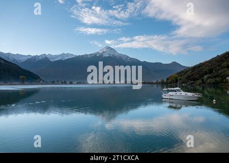 Como lake during autumn near Bellagio, Italy Stock Photo - Alamy