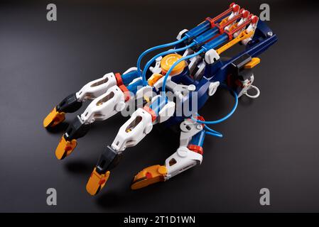 plastic toy robot arm with hydraulic finger movement mechanism ...