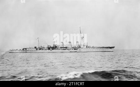 . British light cruiser HMS CAROLINE Stock Photo - Alamy