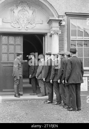 Recruitment and Enlistment in Britain, 1914-1918 Stock Photo - Alamy