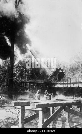 Geiser Theodore (mons) Collection German long-range gun which bombarded ...