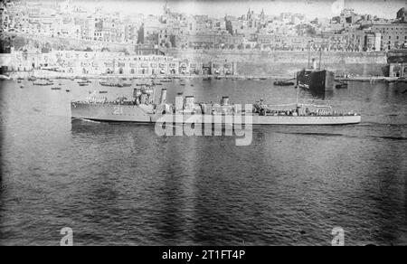 . Photograph of British Acorn class destroyer HMS Redpole leaving ...
