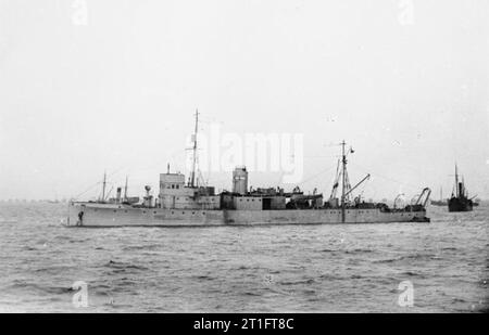 . Photograph of British Hunt class minesweeper HMS Camberley Stock ...