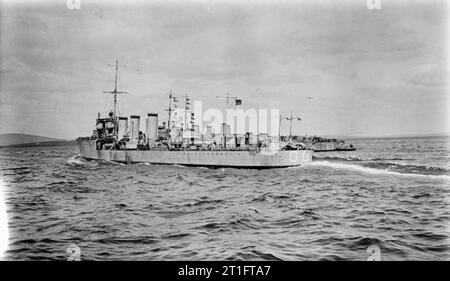 . Photograph of British Admiralty M class destroyer HMS Oracle Stock ...