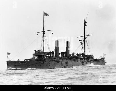. British Edgar class cruiser HMS CRESCENT Stock Photo - Alamy