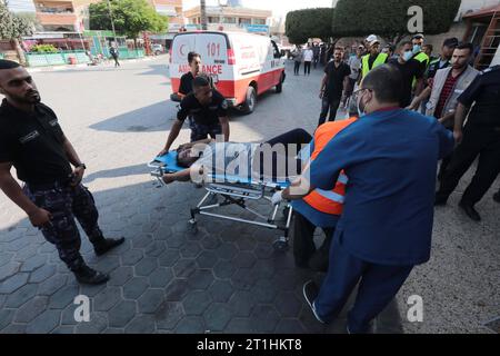 Palestinian paramedics treat wounded Palestinians, including children ...
