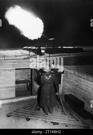 ATS ANTI-AIRCRAFT GIRLS AT NIGHT ACTION STATIONS - Telephinst giving ...