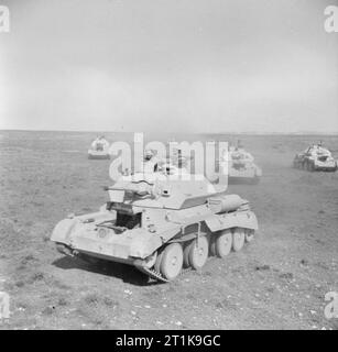 British Cruiser Mk IV tanks are unloaded from ships and loaded onto ...