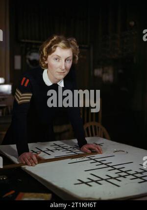 WOMEN AT WAR 1939 - 1945 - ATS (Auxiliary Territorial Service) girls ...