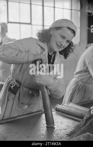 Everyday Life at a Ministry of Supply Shell Filling Factory, England ...