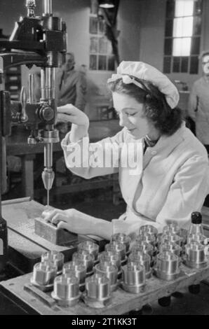 Everyday Life at a Ministry of Supply Shell Filling Factory, England ...