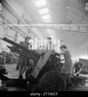 Birth of a Gun- the Production of a 25 Pounder Field Gun, 1942 The ...