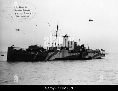 British auxiliary paddle minesweeper HMS Whippingham Stock Photo - Alamy