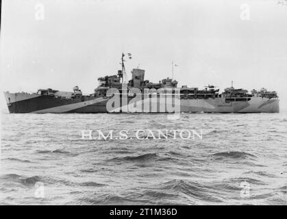 HMS CANTON - At sea Canton Stock Photo - Alamy