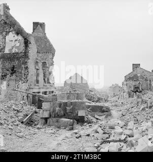 In August 1944, German Tiger II tanks of 503rd Panzer leaving Paris for ...