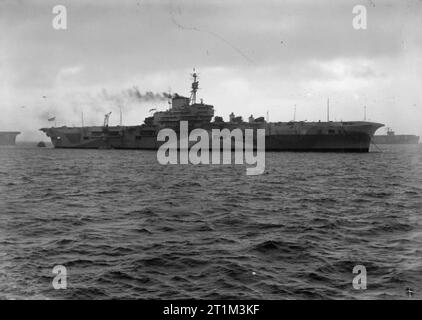 HMS INDEFATIGABLE - At anchor Indefatigable Stock Photo - Alamy