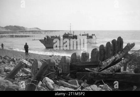 WALCHEREN ISLAND 1 November 1944. Commandos arriving for the assault ...