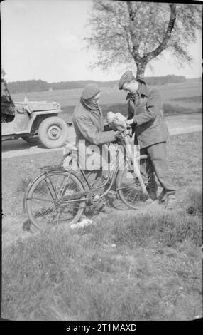 Soldiers of the British 11th Armoured Division inspect Panzerfaust anti ...