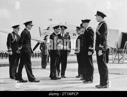 Royal Navy inspection by HM King George VI during WW11 Stock Photo - Alamy