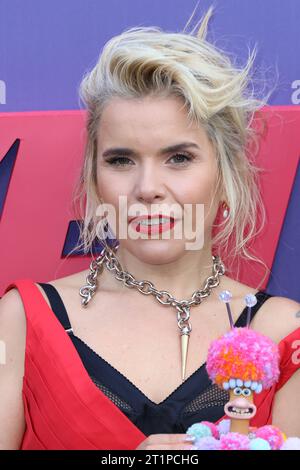 Paloma Faith with Chicken character Babs and Sam Fell with Chicken ...