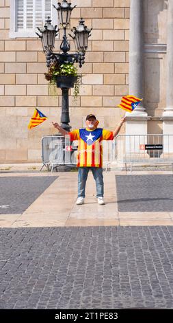 Bright colors, dimmed people Stock Photo - Alamy