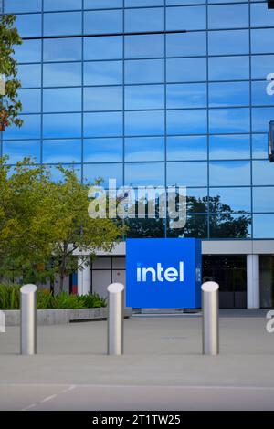 The worldwide corporate headquarters of Intel Corporation (INTC) in ...