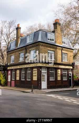 The traditional Turk's Head Pub, Wapping, London Stock Photo - Alamy