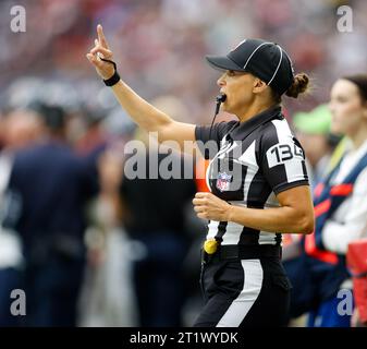 NFL line judge Robin DeLorenzo during the first half of an NFL football ...
