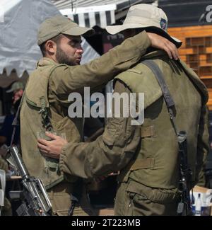 Israeli Defense Forces (IDF) reserve infantry soldiers in prayers as ...
