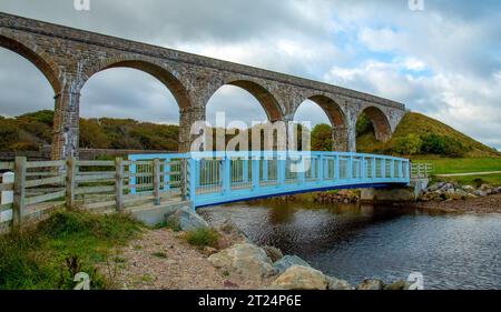 Cullen viaduct with water reflection Stock Photo - Alamy